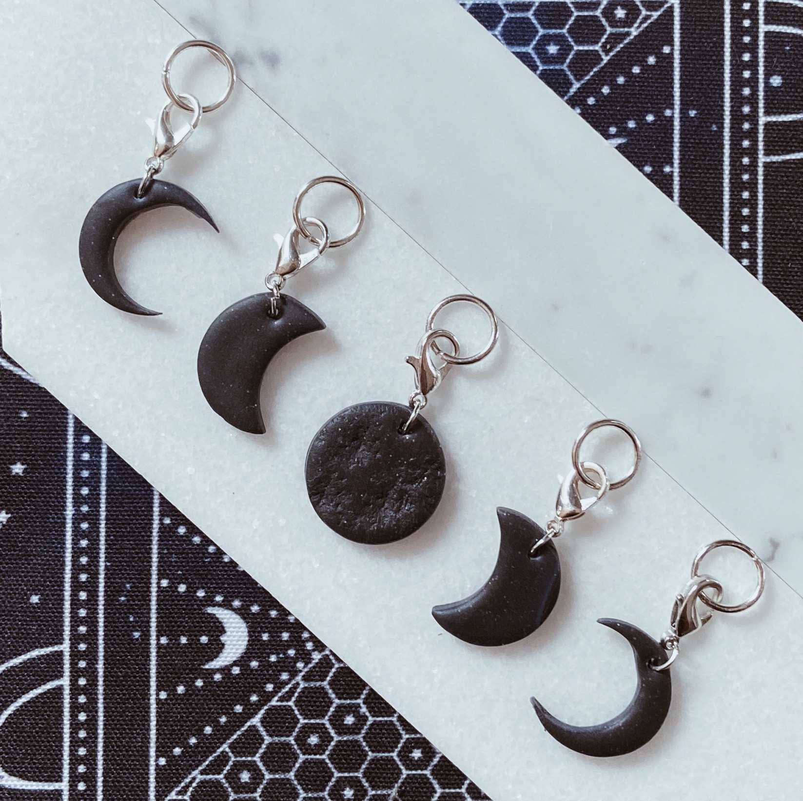 Blue moon stitch marker/progress keeper SET - Arianna Frasca